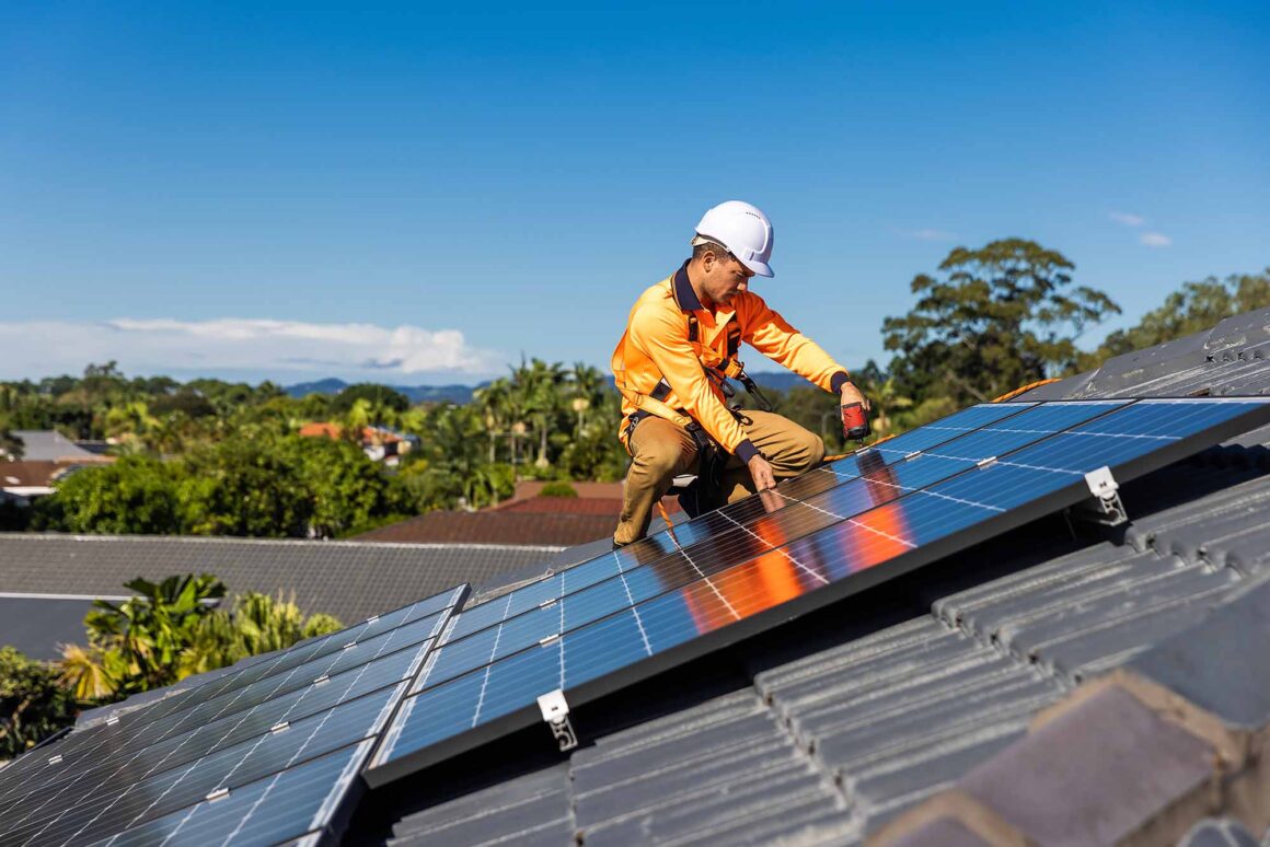 Rooftop solar installations pick up in September, as home battery ...