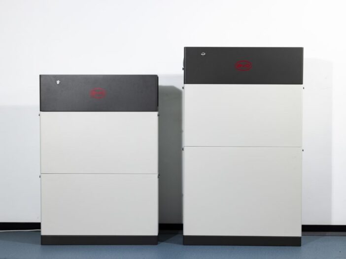 EV giant joins home battery market with "innovative" mix and match ...